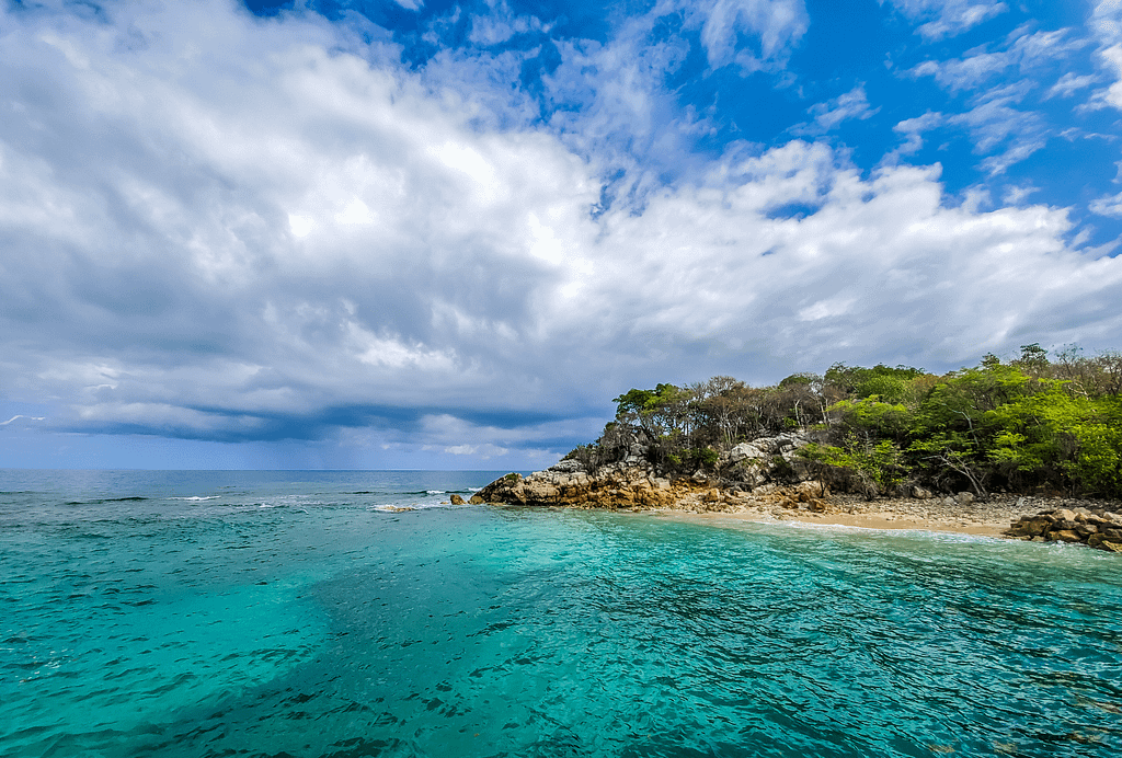 Isla Cholón Agua Azul Barú | ¡Descubre este paraíso escondido!