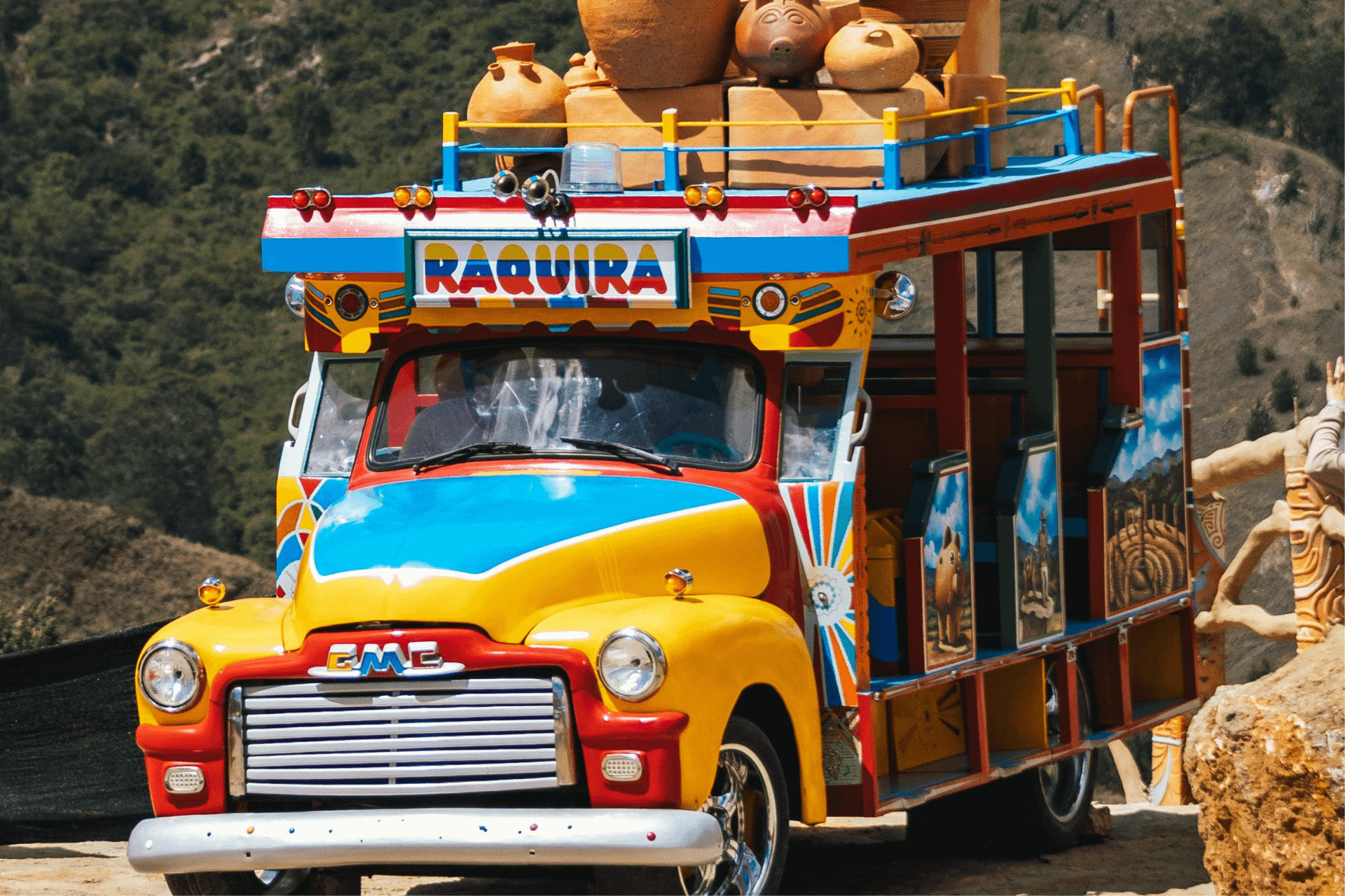 City tour en chiva rumbera en Santa Marta | Pista y cultura